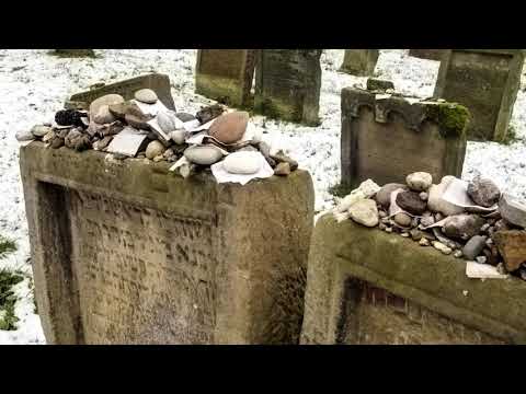 Why Jews Place Stones Instead of Flowers at the Graveside