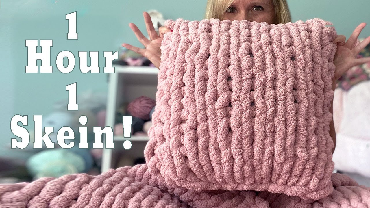 How to Finger Knit a Pillow- One Skein! (Washer and Dryer Safe)