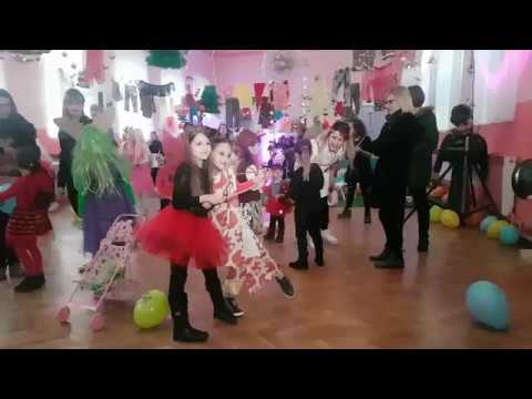 Otkačeno plesni maskenbal