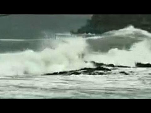 Cyclone Hudhud expected to hit Andhra Pradesh today, thousands evacuated