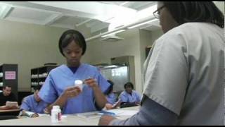 Pharmacist Technician Instructor Overview | What is a pharmacist ...
