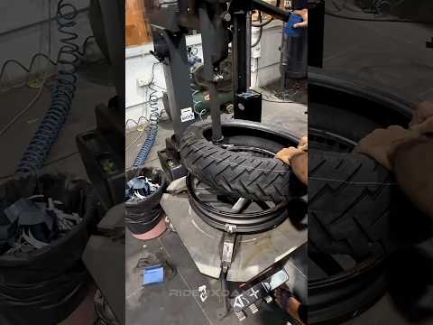 CEAT ZOOM XL 140/70/17 Tyre installation in pulsar 220F 🚀 #shorts #pulsar220f #modified