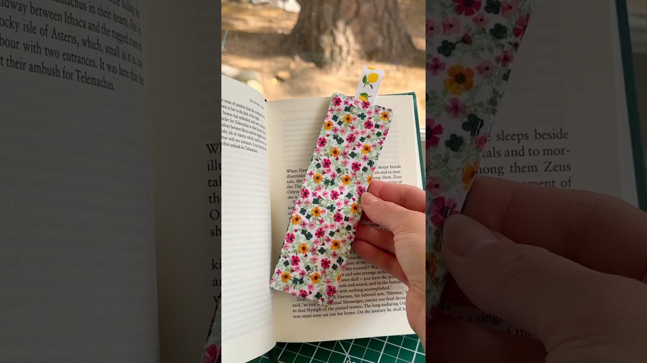 Let’s make a fabric bookmark! 📚 #sewing #sewingtips #sewingtutorial #sewinghacks #sew #sewingtricks