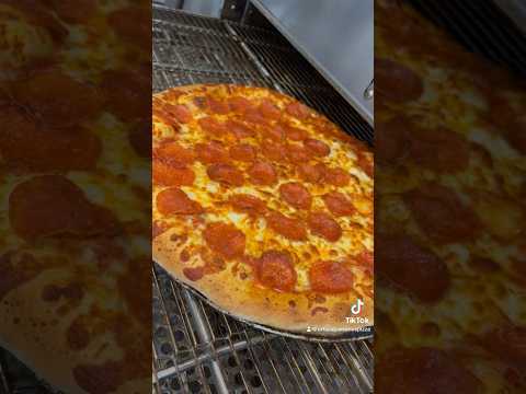 Have you ever tried one of Paisano’s famous pizzas 🤤🍕