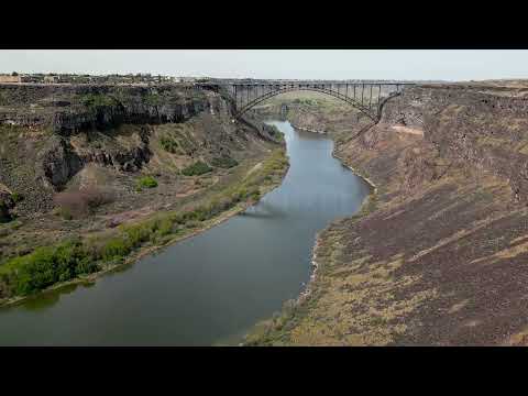 Stock Video - Flying over the snake river Canyon rim towards the Perrine Bridge
