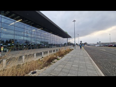 ✈️ Katowice 🇵🇱 airport departures @TravelwithHugoF #katowice #airport #travel
