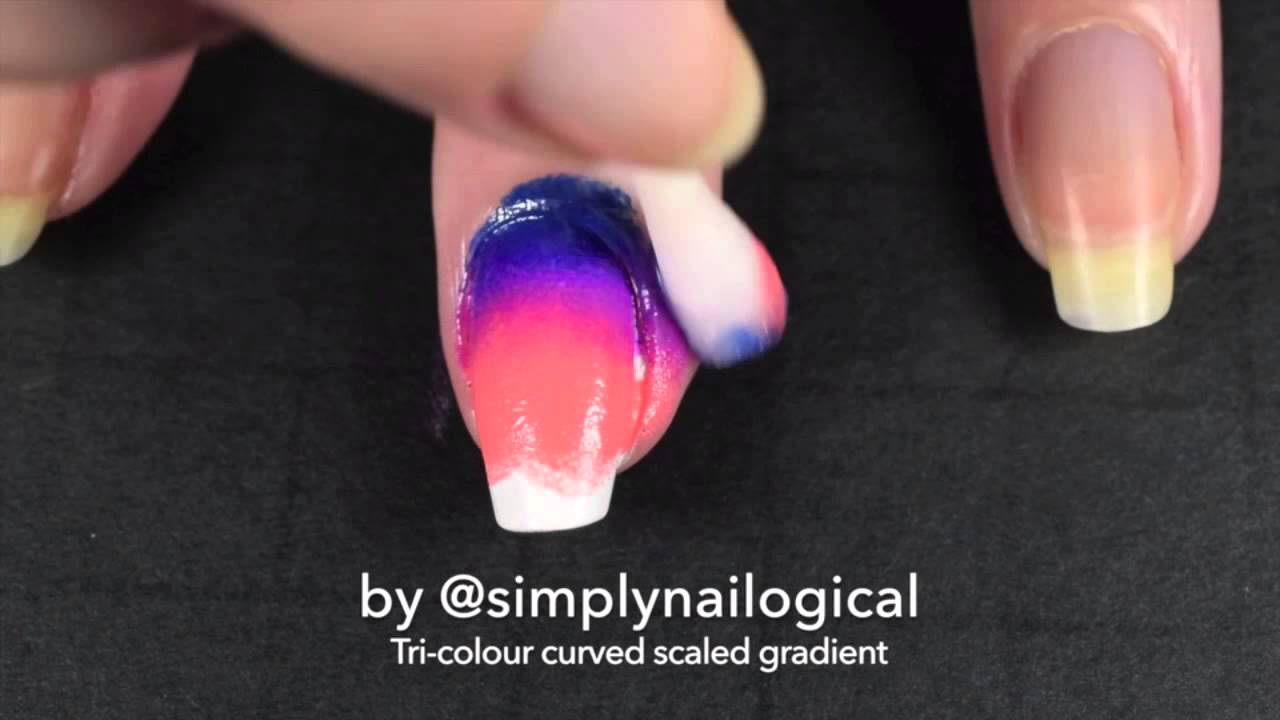 Tri-colour curved scaled gradient