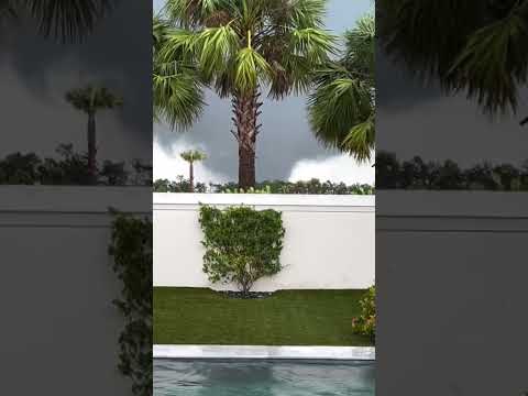 Massive tornado spotted in Palm Beach Gardens, Florida