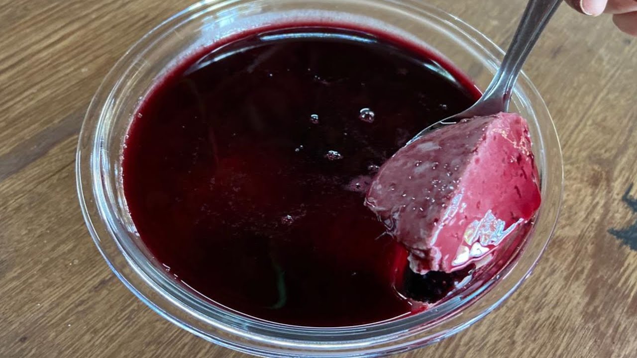The best recipe for smooth red wine mousse with syrup.