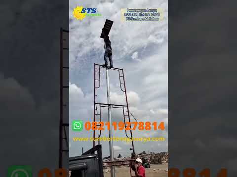 Pemasangan Lampu PJU Tenaga Surya All In One 80 W di PT Surabaya MekaBox