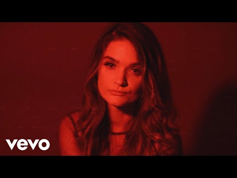 Sam DeRosa releases a music video for her “321” single