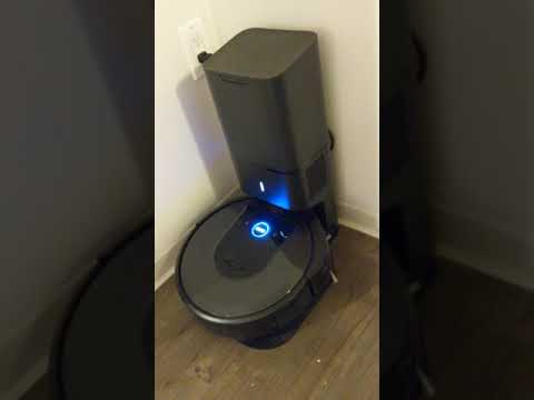 iRobot i7 Roomba Vacuum "Eva" takes a nap
