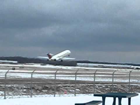 Delta Airlines DC9 Takeoff - Grand Rapids, MI