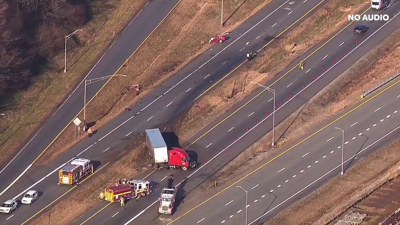 Deadly crash shuts down Watterson Expressway