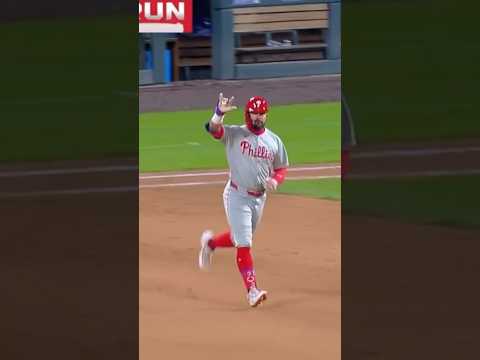 HOME RUN #300 for KYLE SCHWARBER!