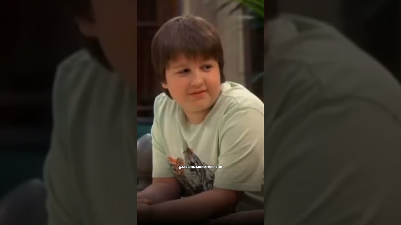 Don't Get Distracted By Girls!😂