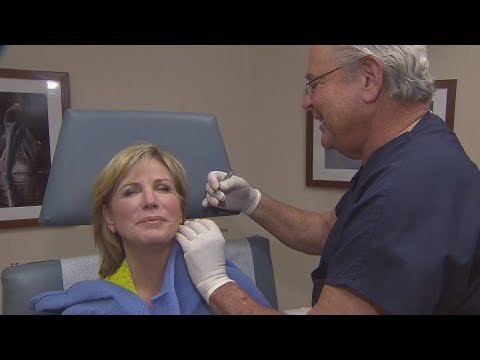 Women meet with surgeons for earlobe rejuvenation