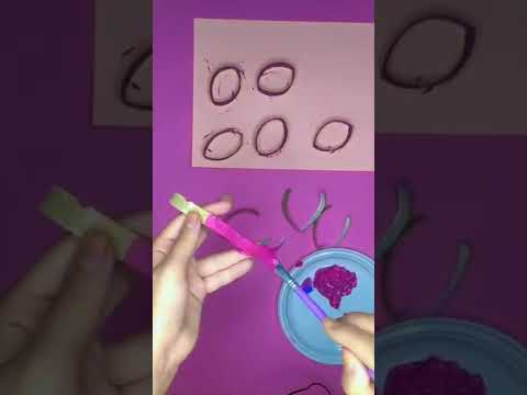 mariposa con rollos de papel higiénico