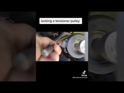 Locking a pulley#mechanic #auto #cars #mobile #pulley