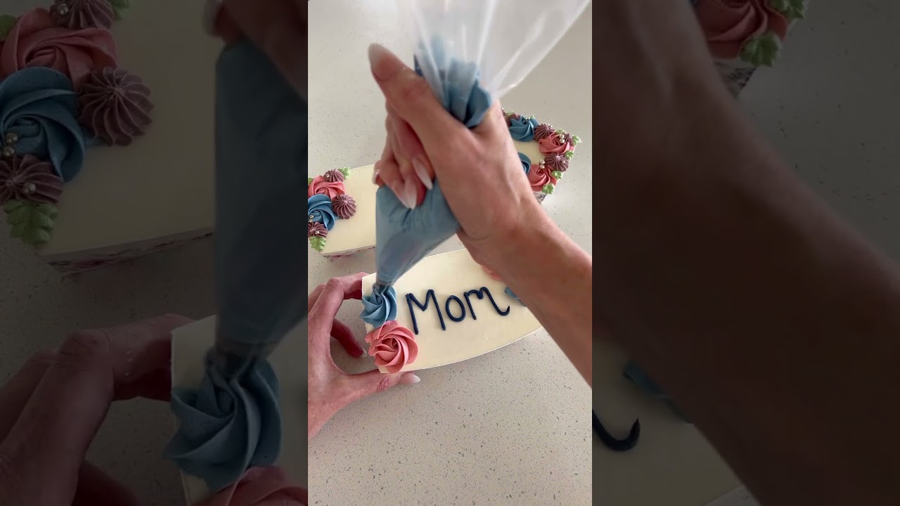 Mini Mother’s Day cakes! #cake #cakedecorating #baking #mothersday #mom