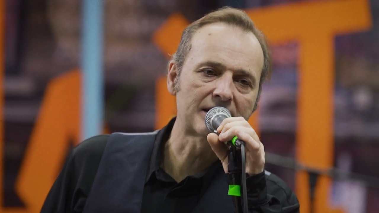 Kojoti nastupili u Diskontu i izveli pjesme "Nismo djeca", "Hodala je ...