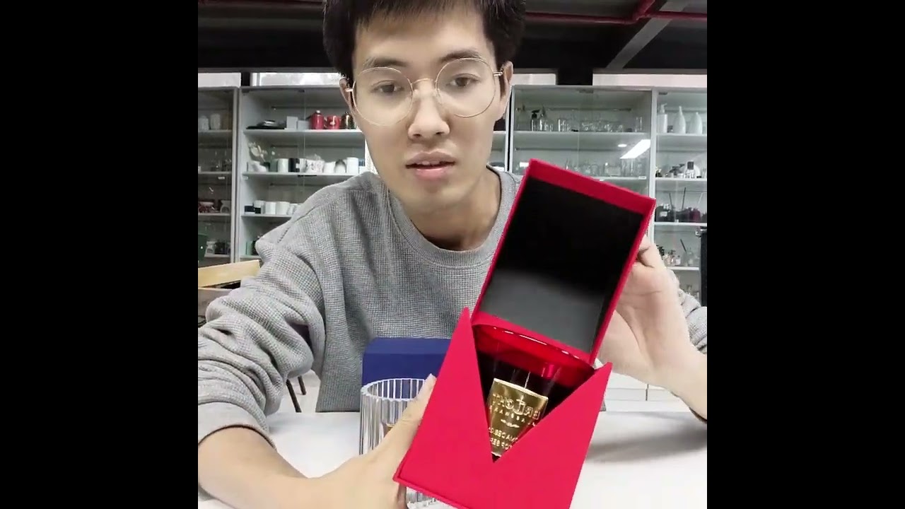 Creative clamshell box with custom candle cups with metal labels