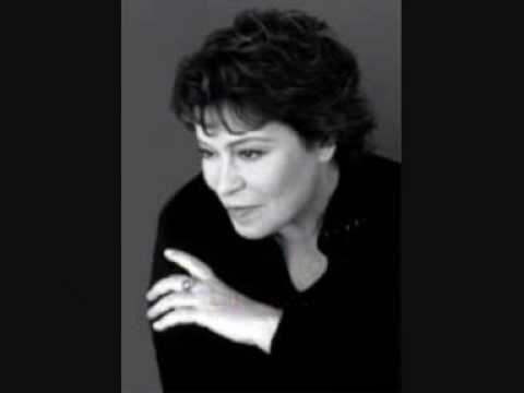 Dimitra Galani – Stereotipa (subtitulada) | Ultimate Wanker Press