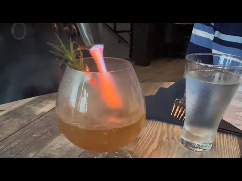 21A on Broadway: fun cocktails & good food! ❤️