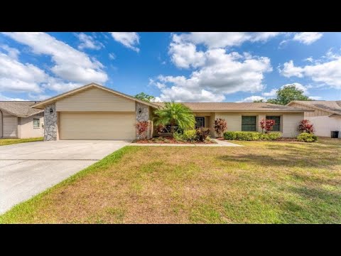 1612 SHADY LEAF DRIVE, VALRICO, FL Presented by Joan Covell.