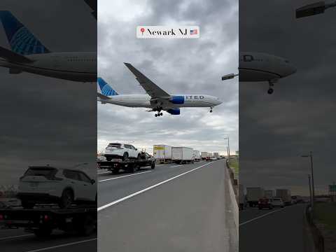 Crazy Airplane Landing at Newark Airport #delay #777 #planespotting #airtrafficcontrol #flight #cool