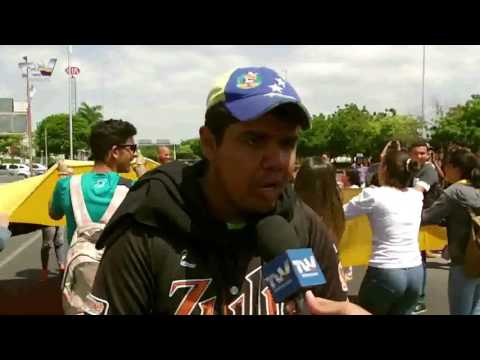 La represión motiva a los estudiantes a manifestar sin descanso en Venezuela