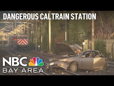 1 injured after Caltrain strikes car in Burlingame