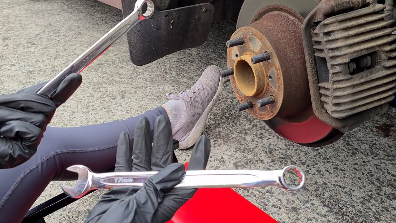 Female changing VR Commodore Brake Pads