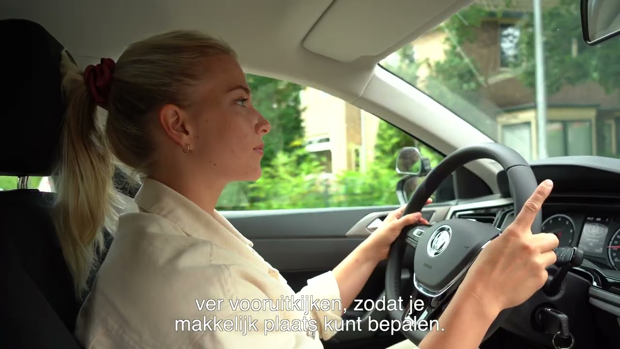 Plaats op de weg auto - Rijles instructiefilm