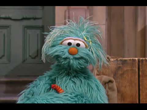 Sesame Street: Spanish Word Of The Day- Pequeno and Grande