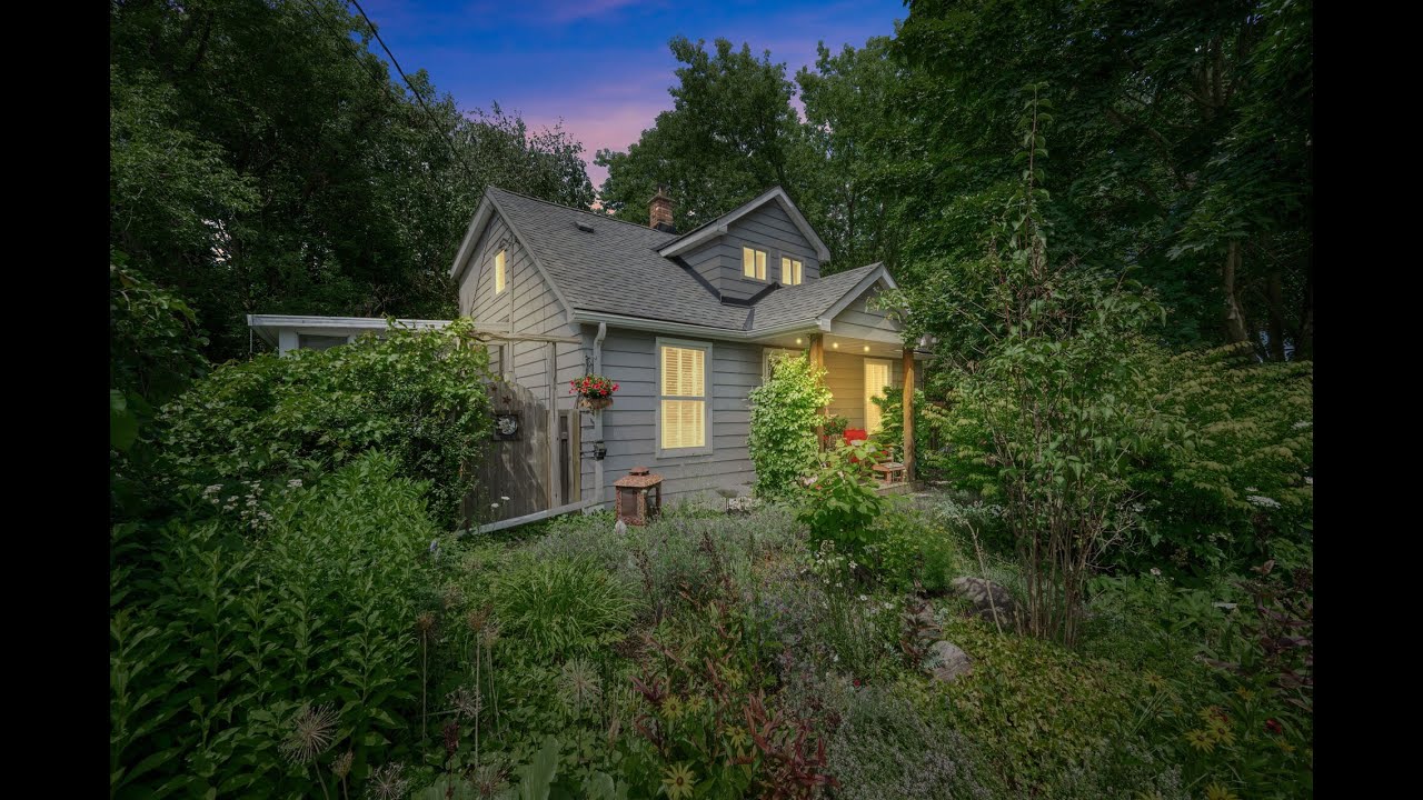 34 Bascom St, Uxbridge