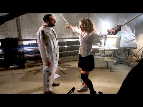 LORIE torturée dans CHIENNE DE VIE [Bande Annnonce]