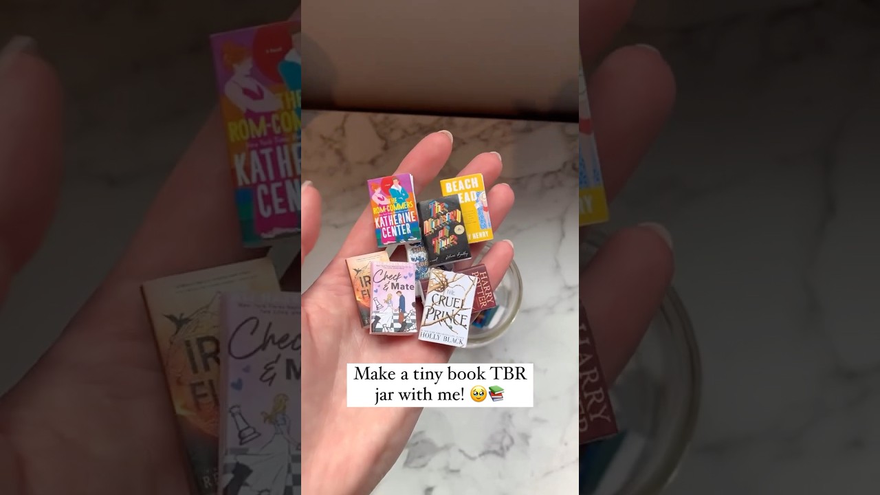MINI BOOKS TBR JAR!! 📚 I’ve been wanting to do this for so long and I LOVE how it turned out!!