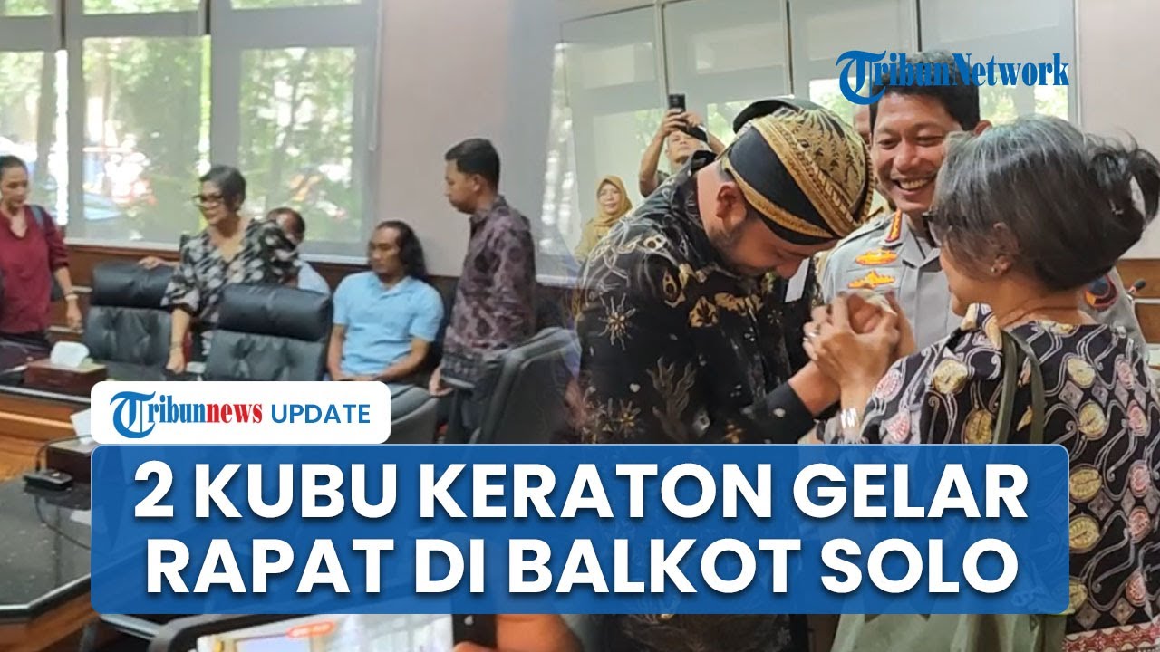 Suasana Canggung Pakubuwono XIV Hangabehi Disalami GKR Timoer usai ...