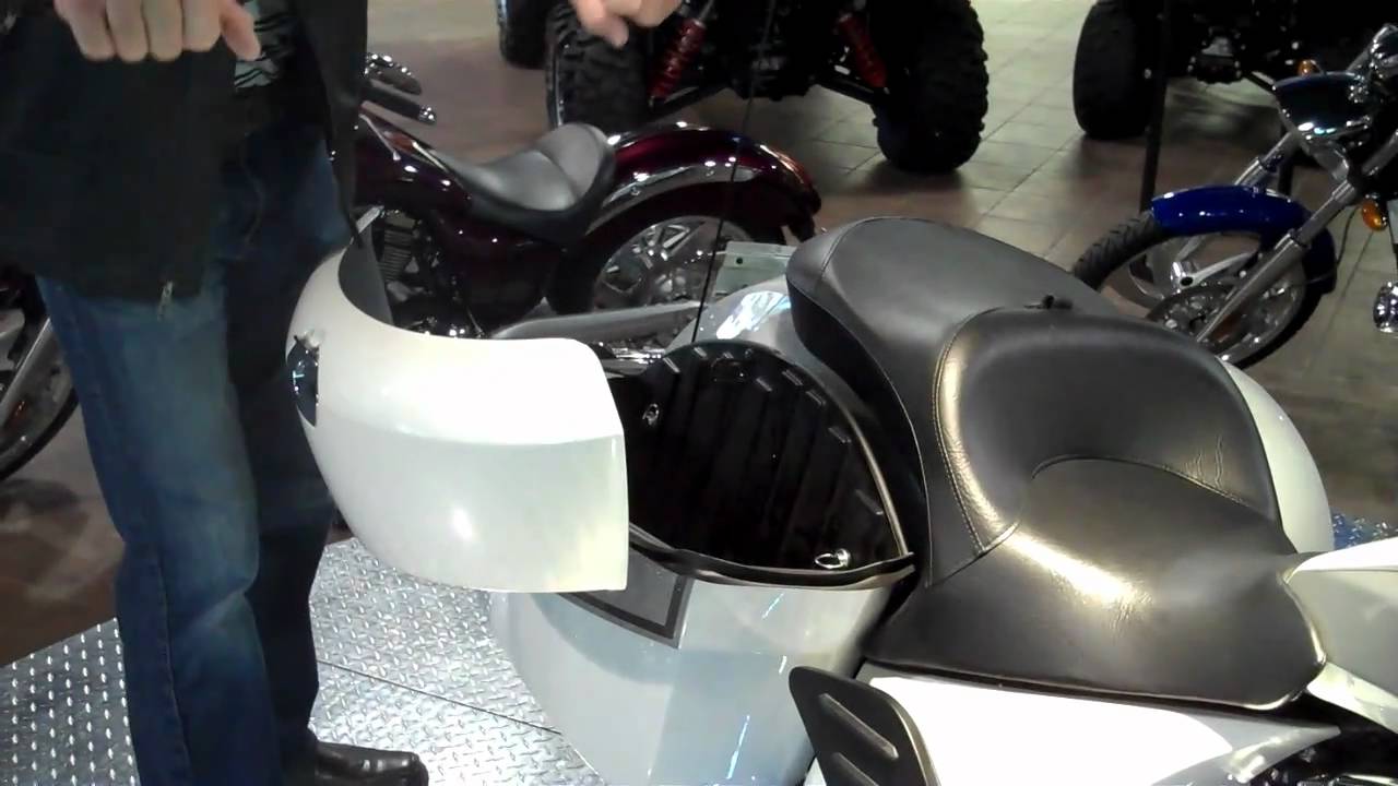 2011 Victory Cross Country Walkaround