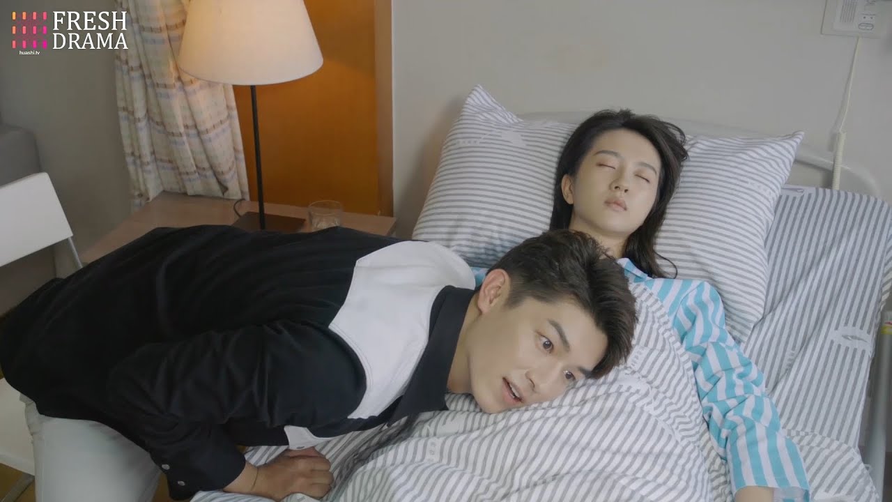 His wife suddenly fainted, and the doctor told him that actually she was pregnant!!