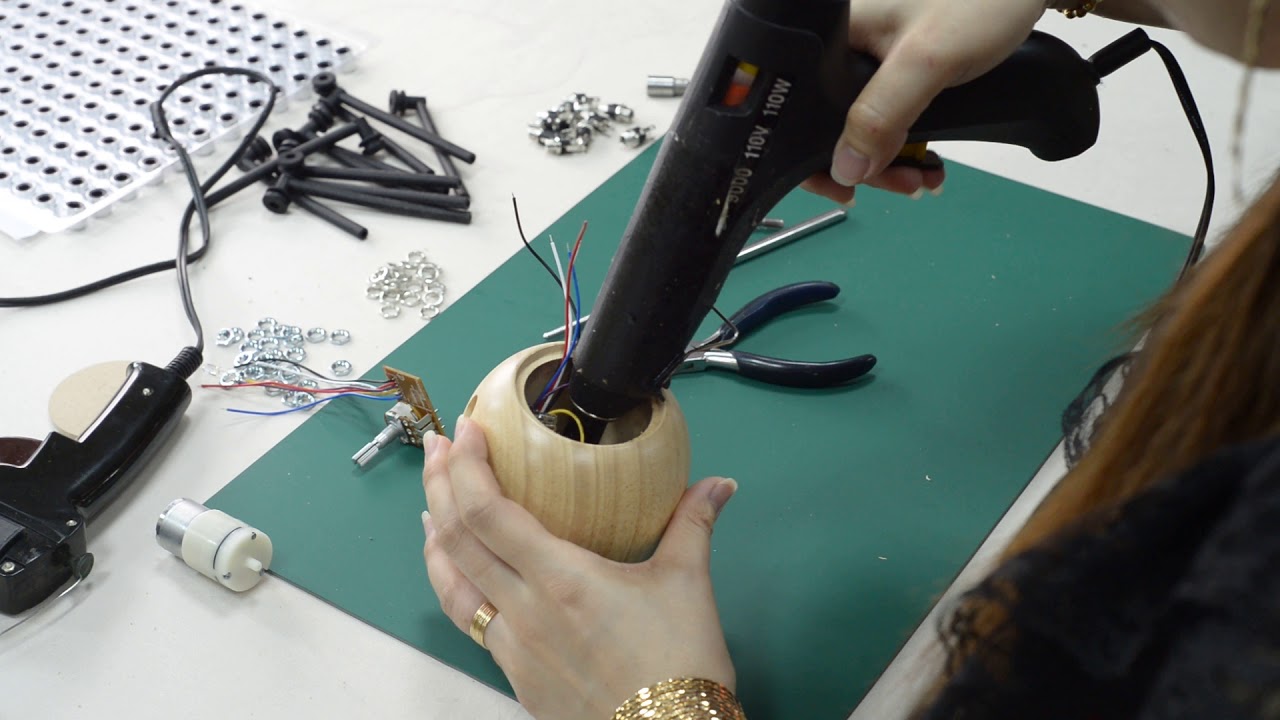 Assembling the Internal Components of the Nebulizing Diffuser
