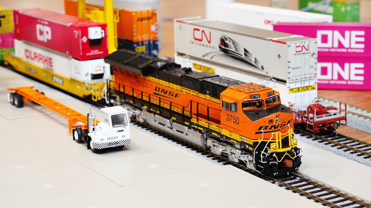 Rapido HO Scale Intermodal Train Unboxing
