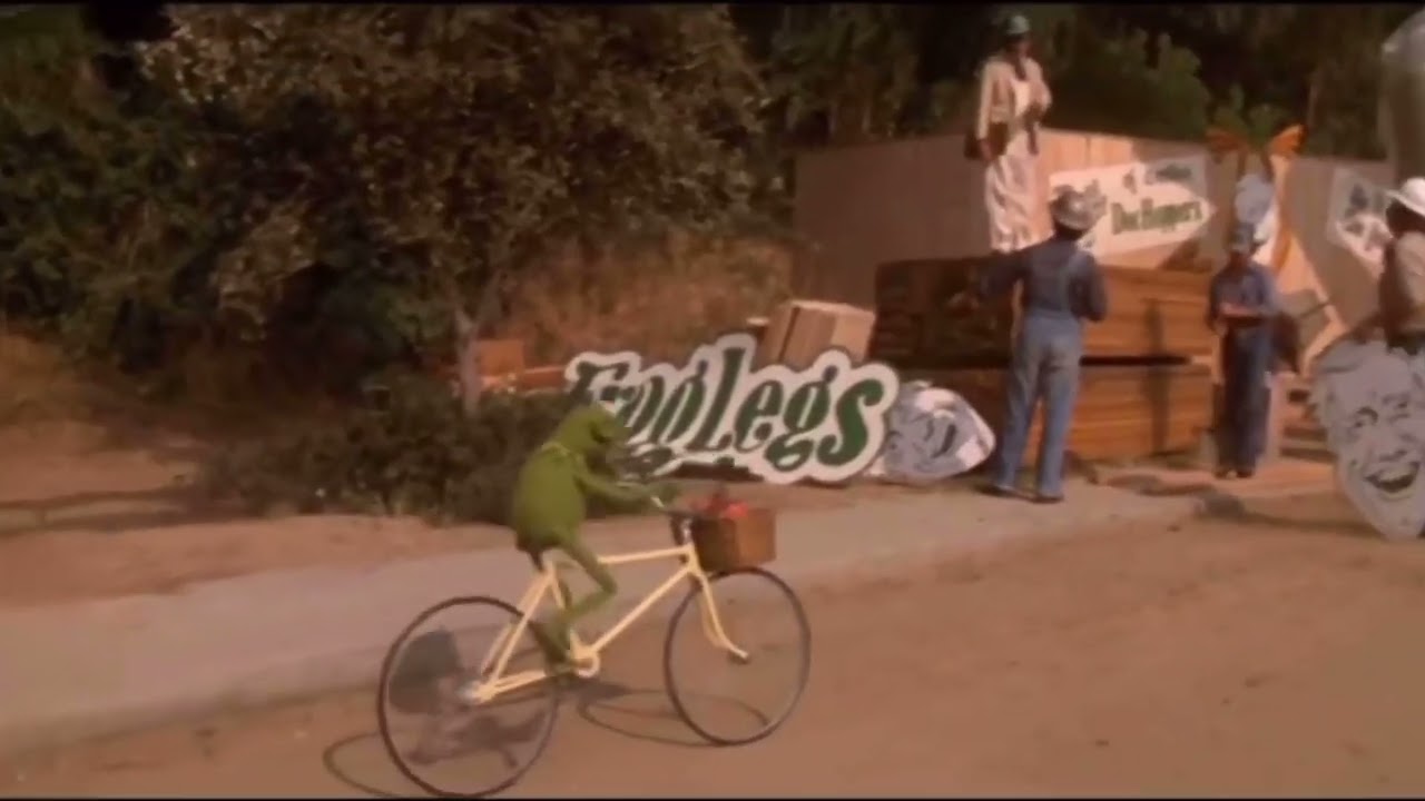 Kermit the Frog's Bicycle Stunt In The Muppet Movie (1979)