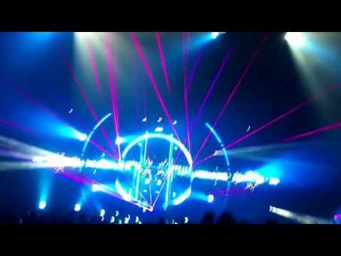 DAVID GUETTA Live @ Legendz Brussels 2013 - When Love Takes Over vs Booyah
