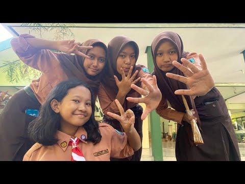 program pelestarian lingkungan alam dan perawatan lingkungan sekitar_8D_Kelompok 2
