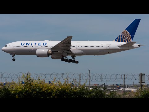 Impossible Landing United Airlines Boeing 777 at Moffett Federal Airfield Airport