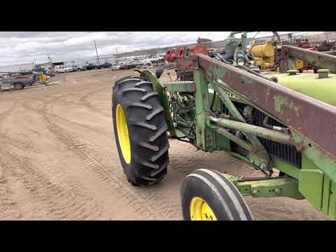 John Deere 1530 Tractor - Smith Sales Co. Auctioneers