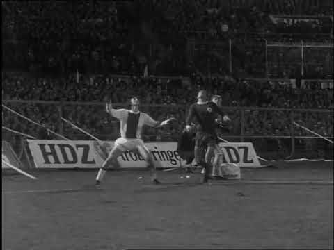 Humberto Coelho e Johann Cruyff no mitico Ajax - Benfica, semi-final Champions League, 1971/72.