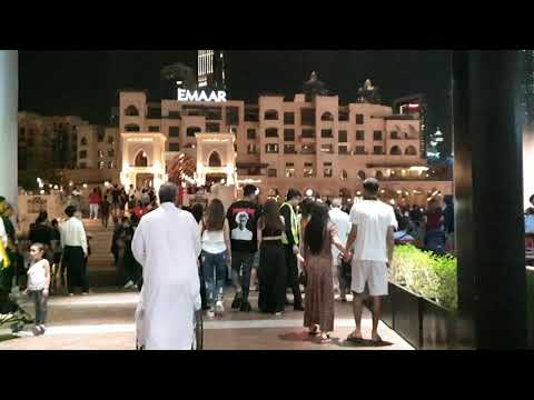 Burj Khalifa dubai mall fountain before covid times.